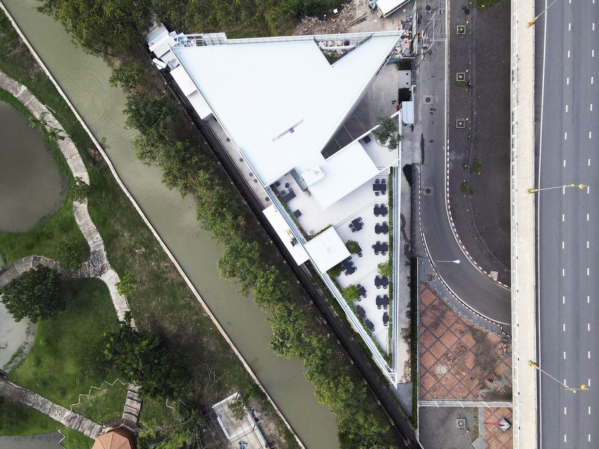 Craft Estate: A Triangular River-View Haven - aarchii